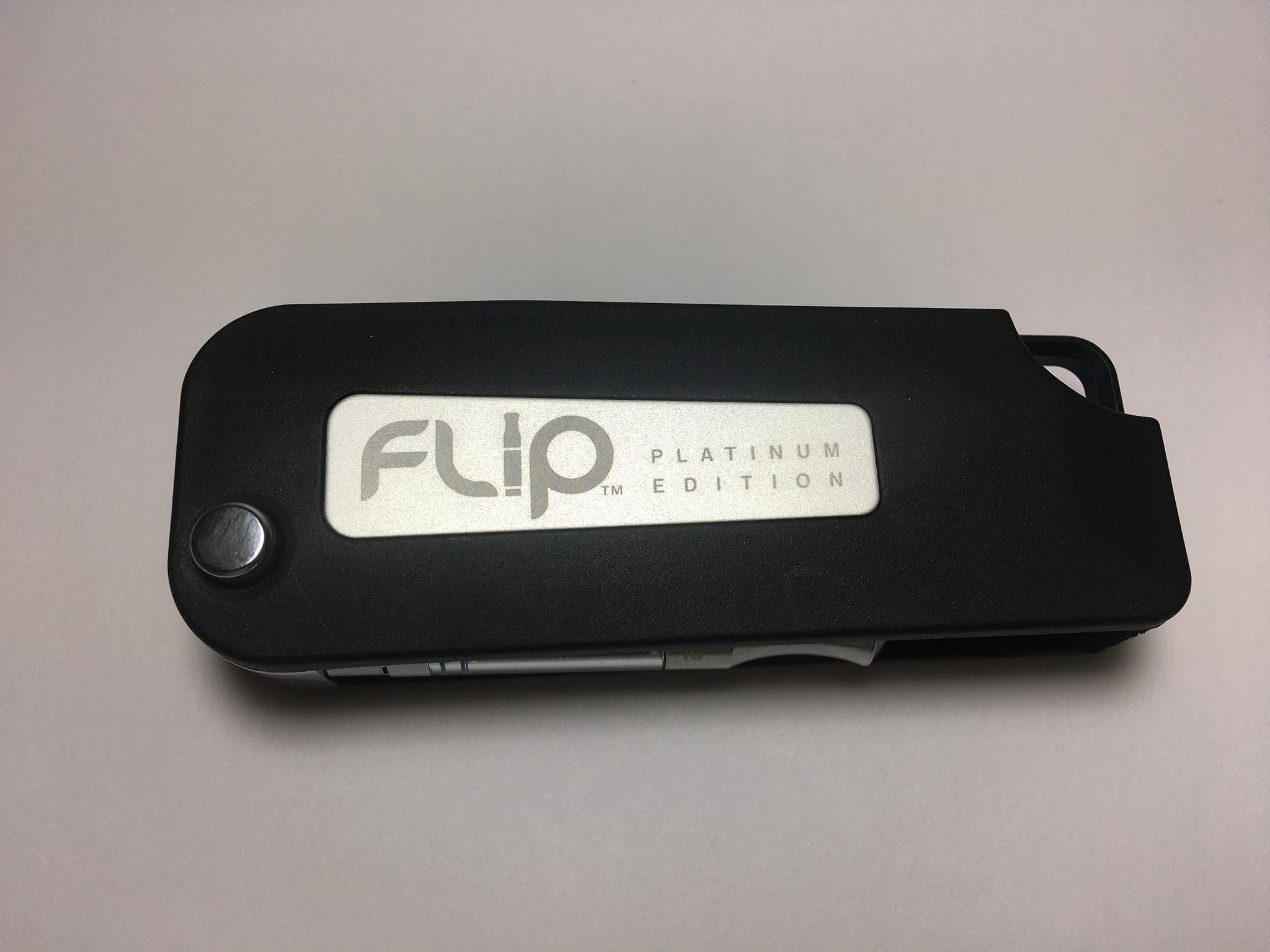 O2VAPE Flip Review - Convenient Compact Vape Pen For Prefilled Carts