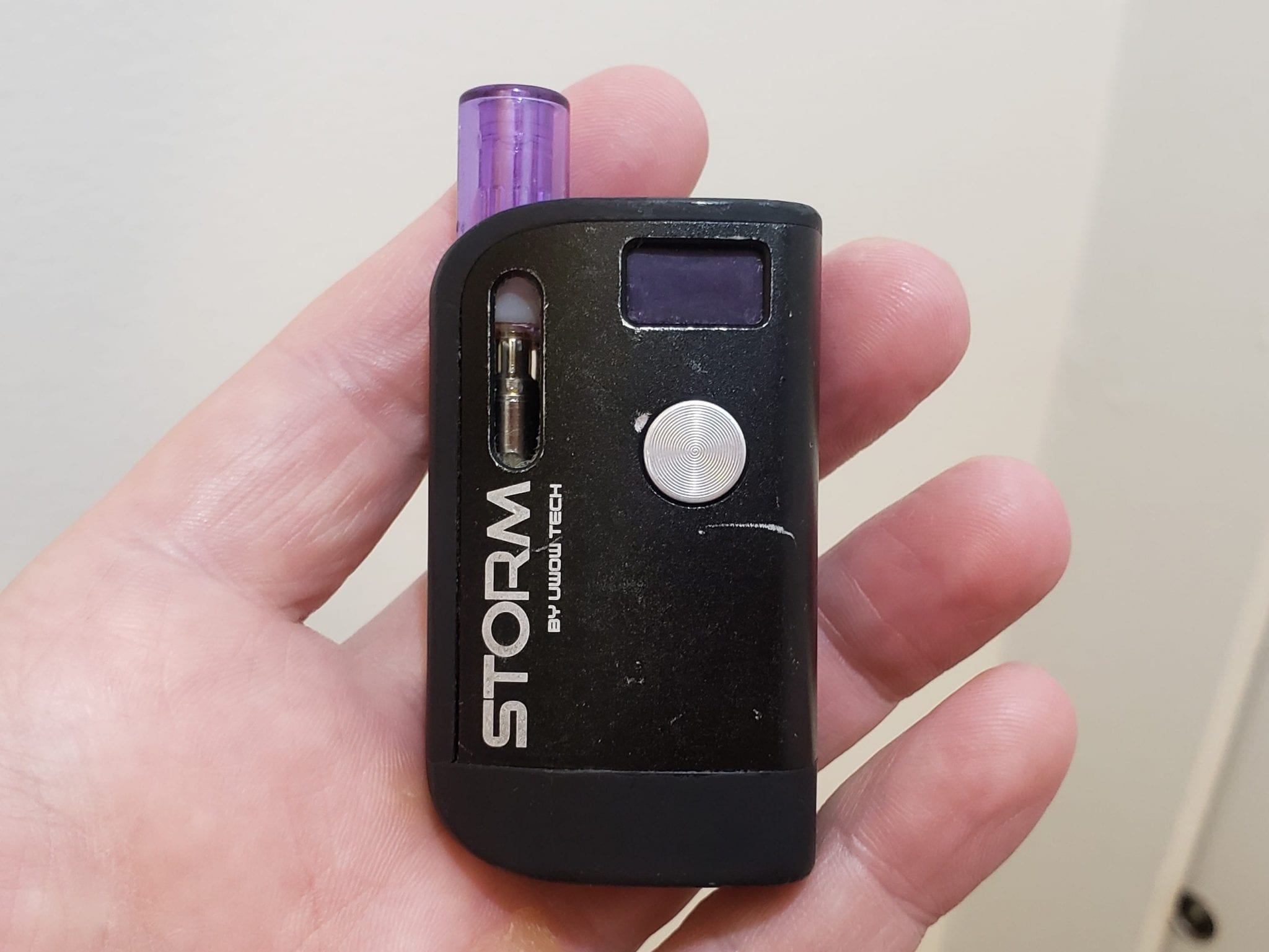 AiroPro Review: Great Vape Pen and Cartridges are Strong
